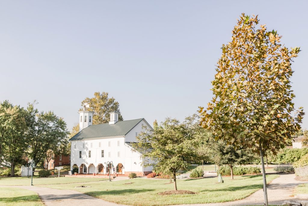 Wedding at Everal Barn in Westerville, Ohio | Emily & Steven ...